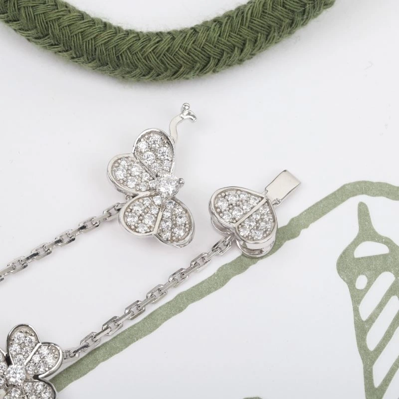 Indistinguishable Vca Bracelets