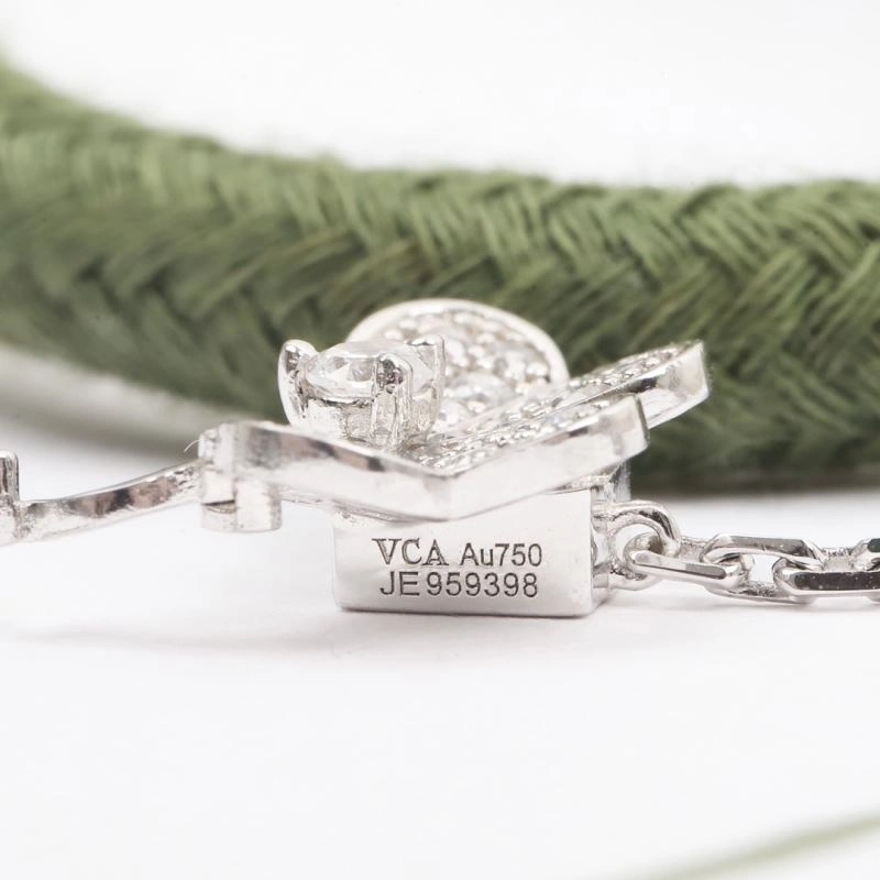 Indistinguishable Vca Bracelets