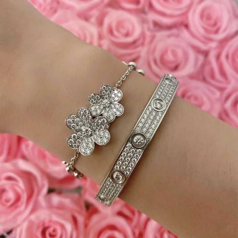 Indistinguishable Vca Bracelets