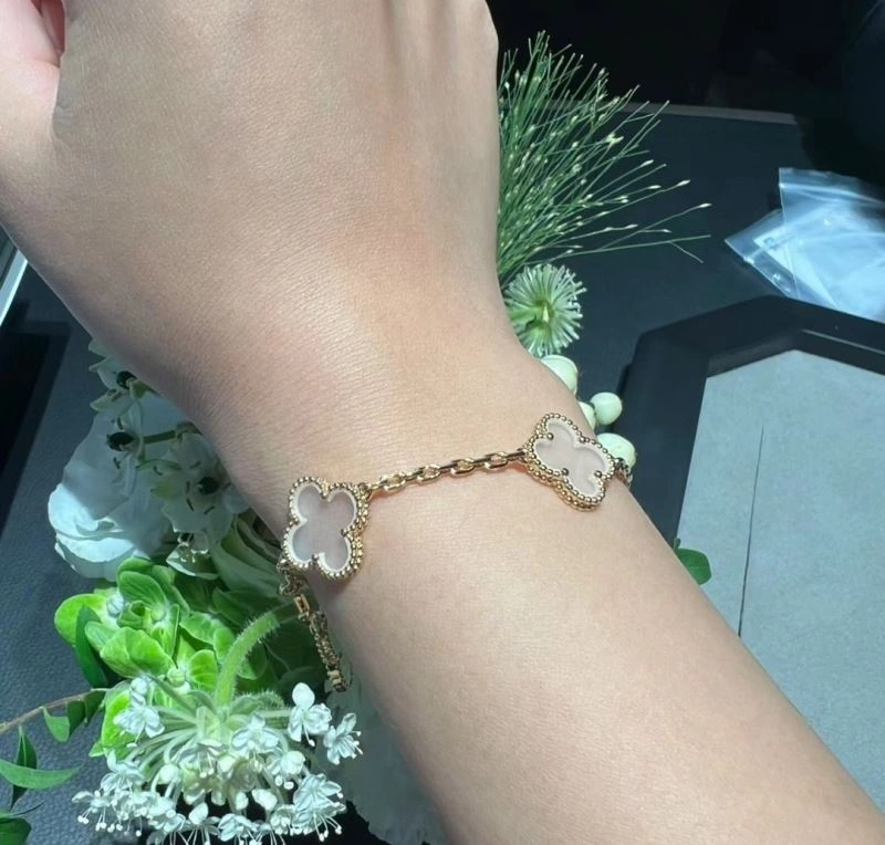 Brand-authenticated Vca Bracelets