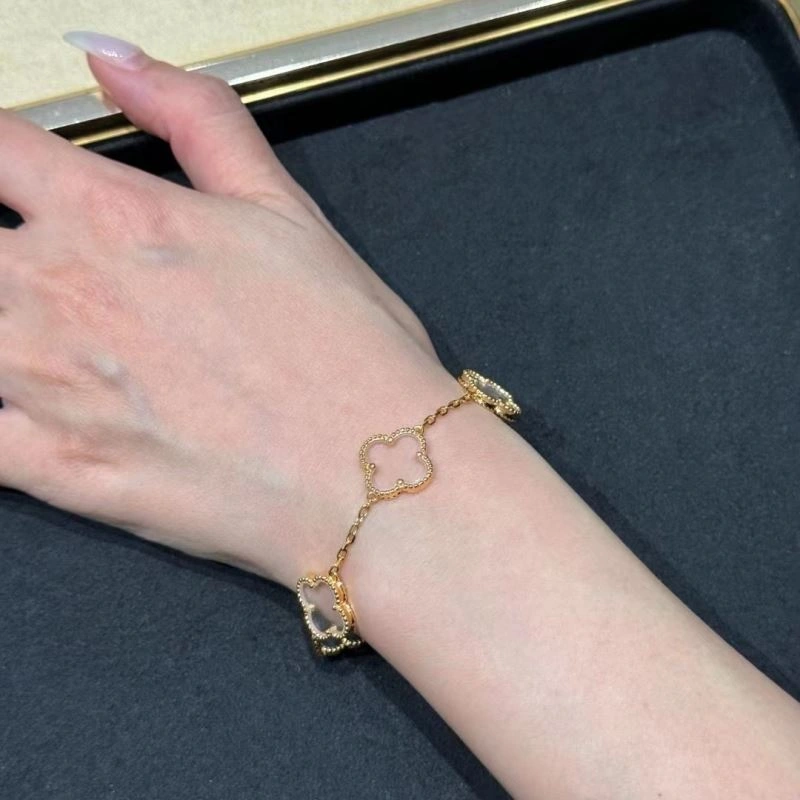 Brand-authenticated Vca Bracelets