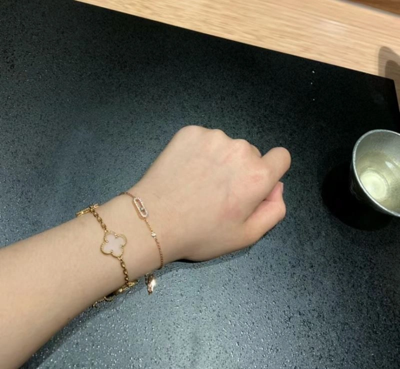Brand-authenticated Vca Bracelets