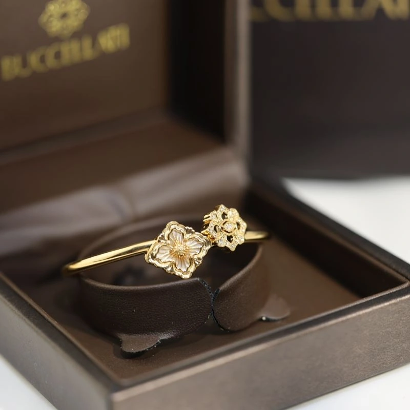 Cut-rate Vca Bracelets