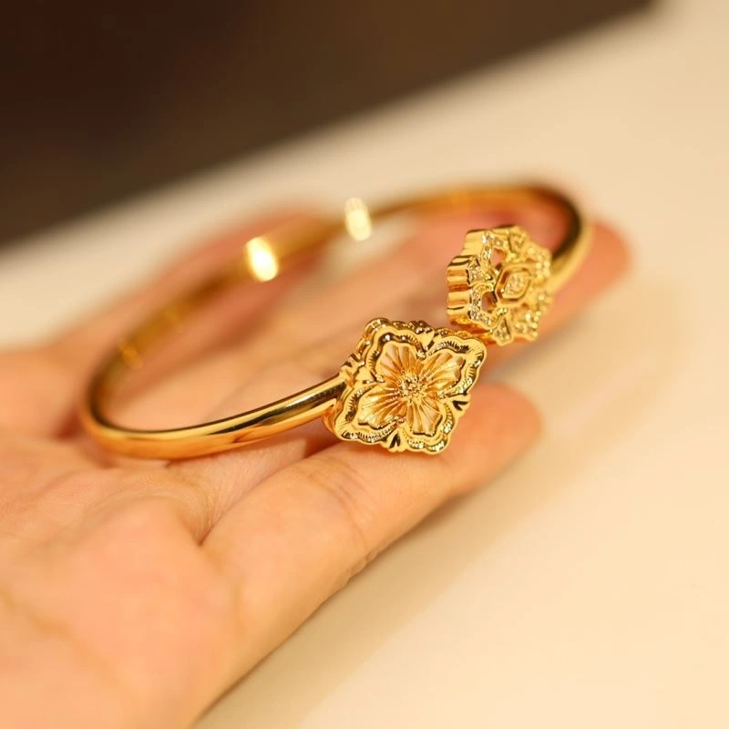 Cut-rate Vca Bracelets