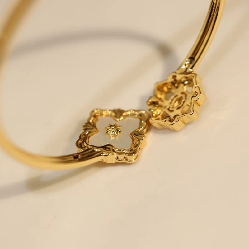 Cut-rate Vca Bracelets