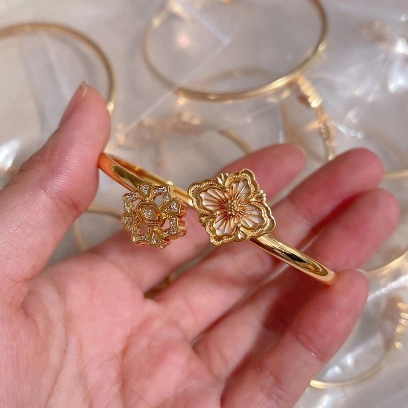 Cut-rate Vca Bracelets