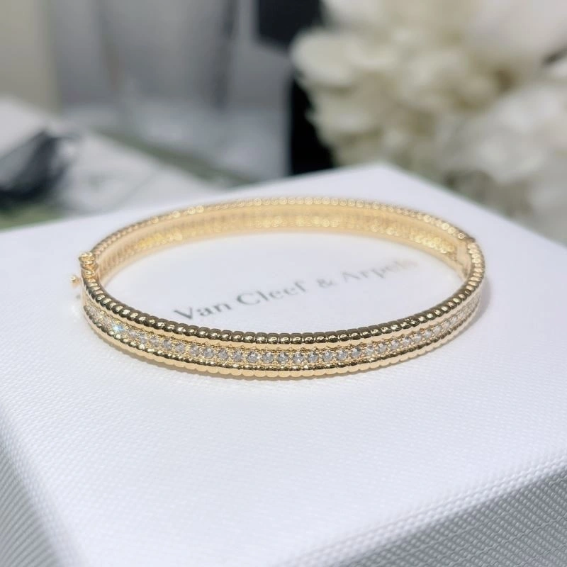 Precise copy Vca Bracelets