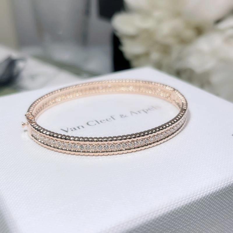 Precise copy Vca Bracelets