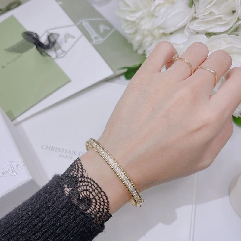 Precise copy Vca Bracelets