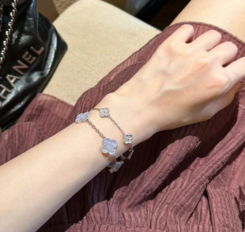 Indistinguishable Vca Bracelets