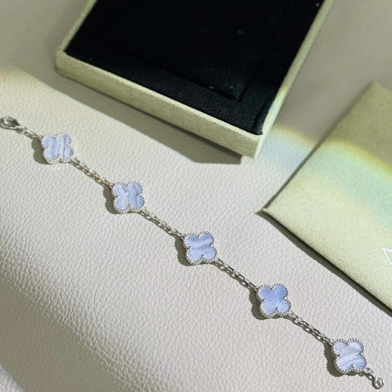 Indistinguishable Vca Bracelets