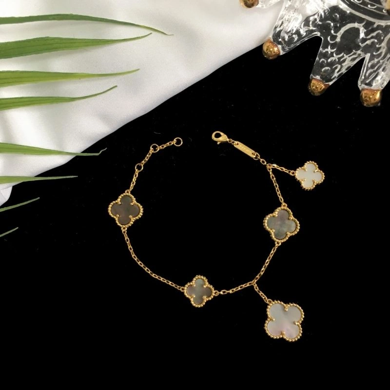 Cut-rate Vca Bracelets