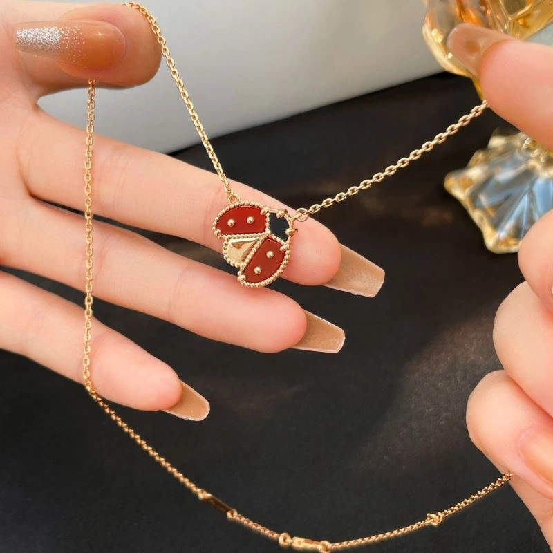 Cut-rate Vca Bracelets