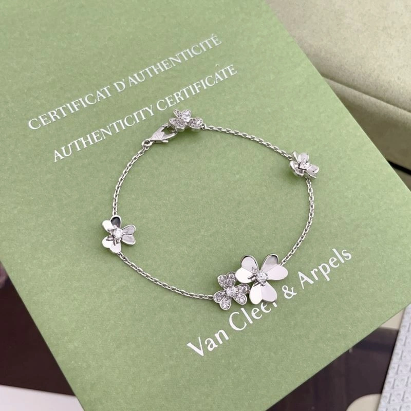 Brand-authenticated Vca Bracelets