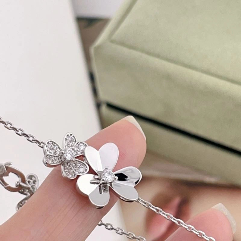 Brand-authenticated Vca Bracelets
