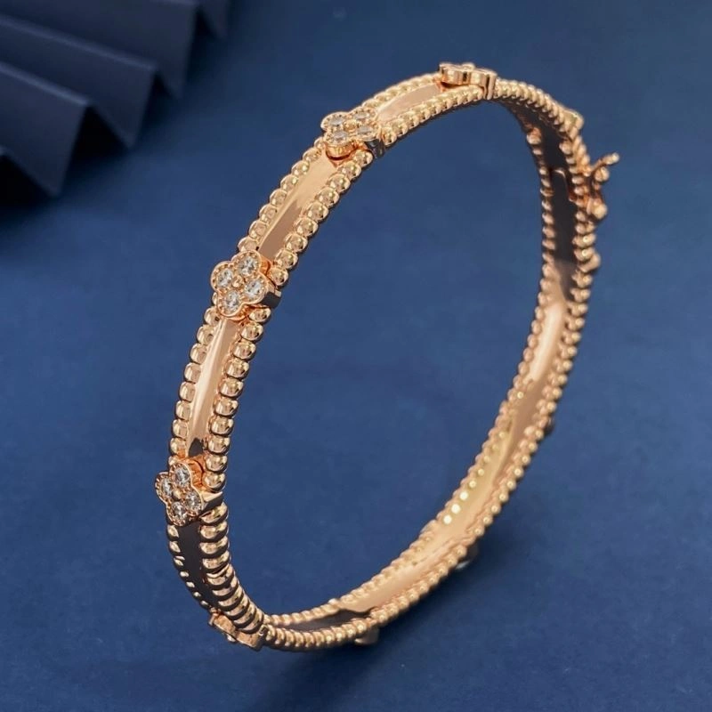 Cut-rate Vca Bracelets