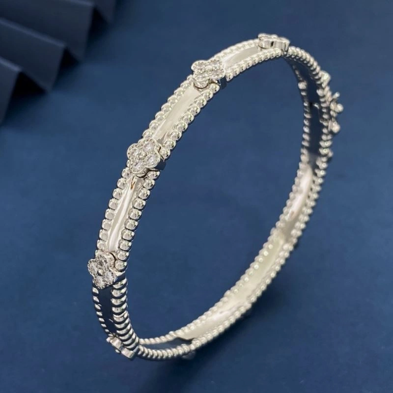 Cut-rate Vca Bracelets