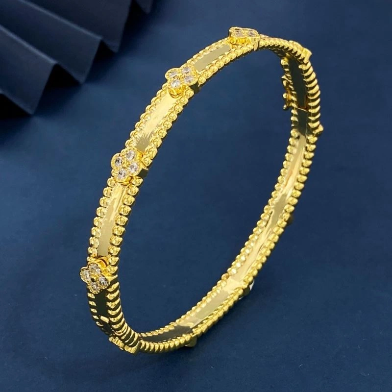 Cut-rate Vca Bracelets