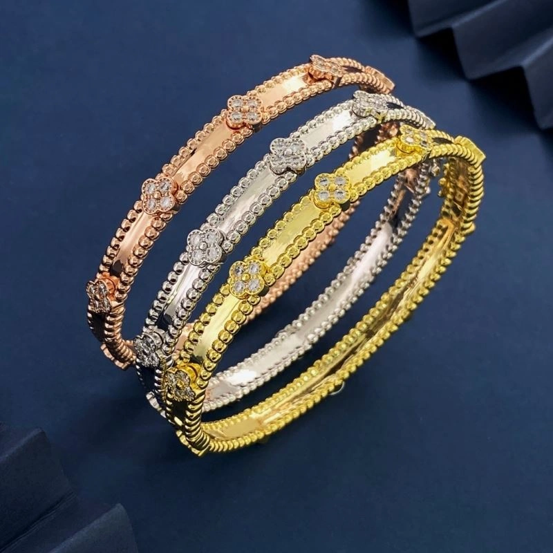 Cut-rate Vca Bracelets