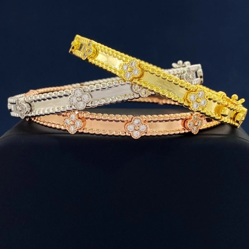 Cut-rate Vca Bracelets
