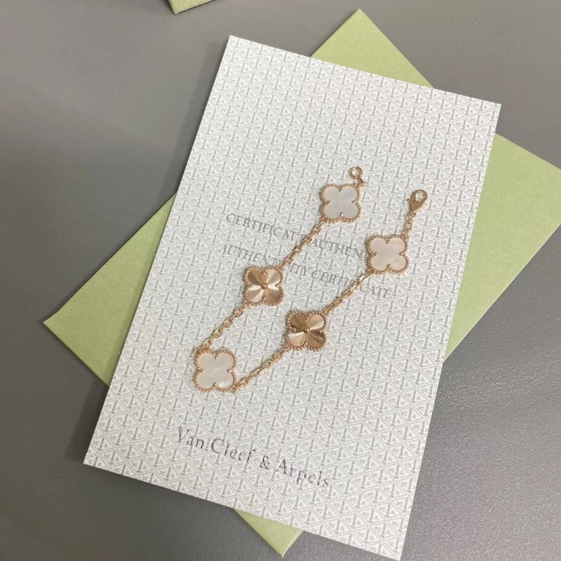Precise copy Vca Bracelets
