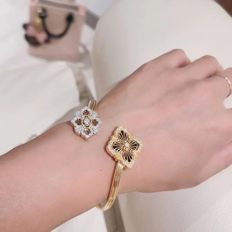 Value-priced Vca Bracelets