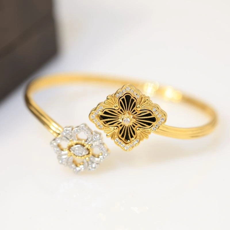 Value-priced Vca Bracelets