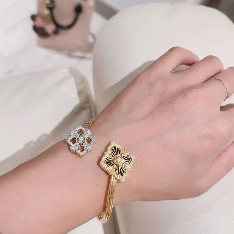 Value-priced Vca Bracelets