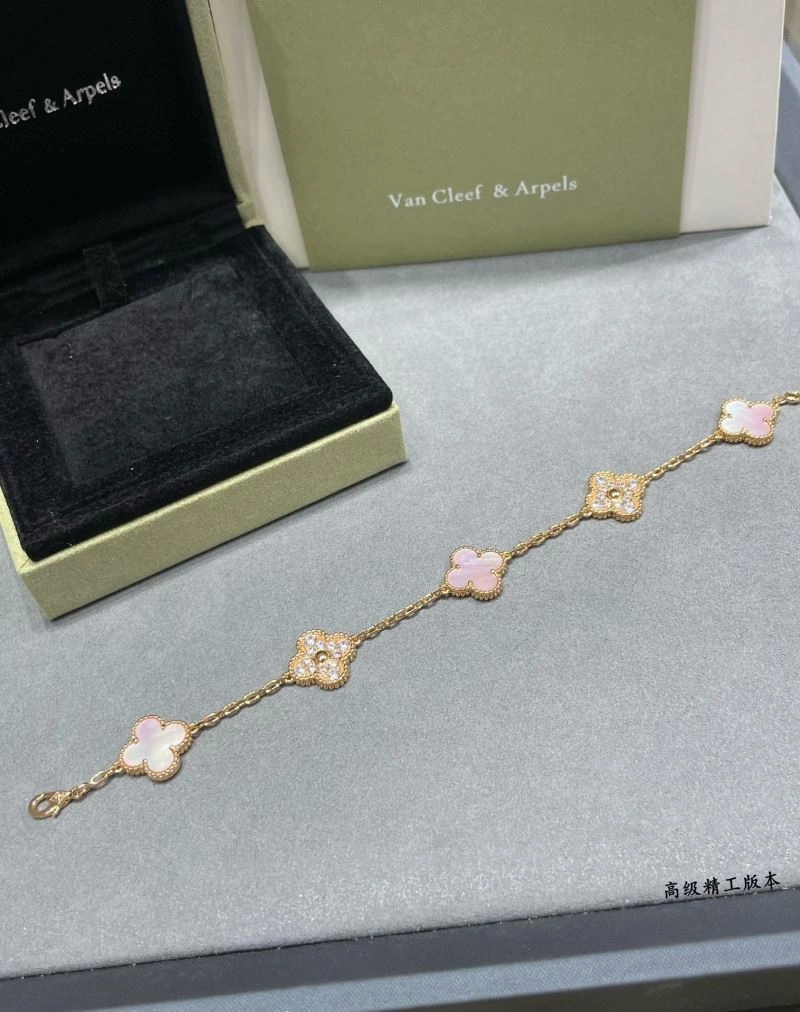 Indistinguishable Vca Bracelets