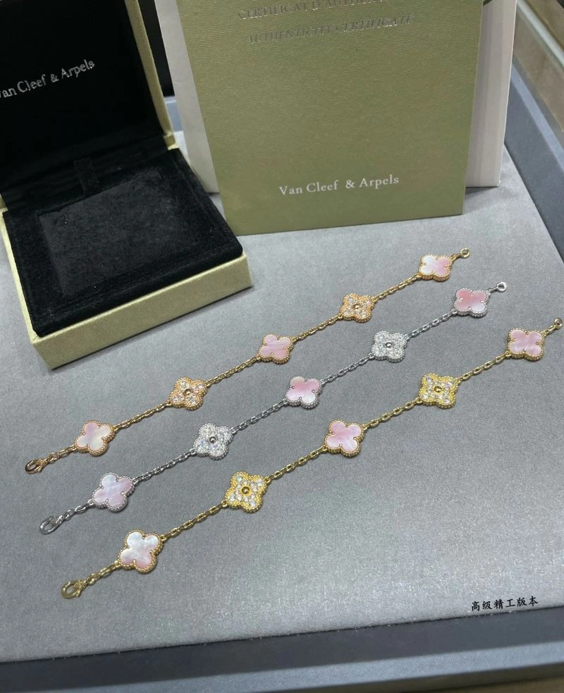 Indistinguishable Vca Bracelets