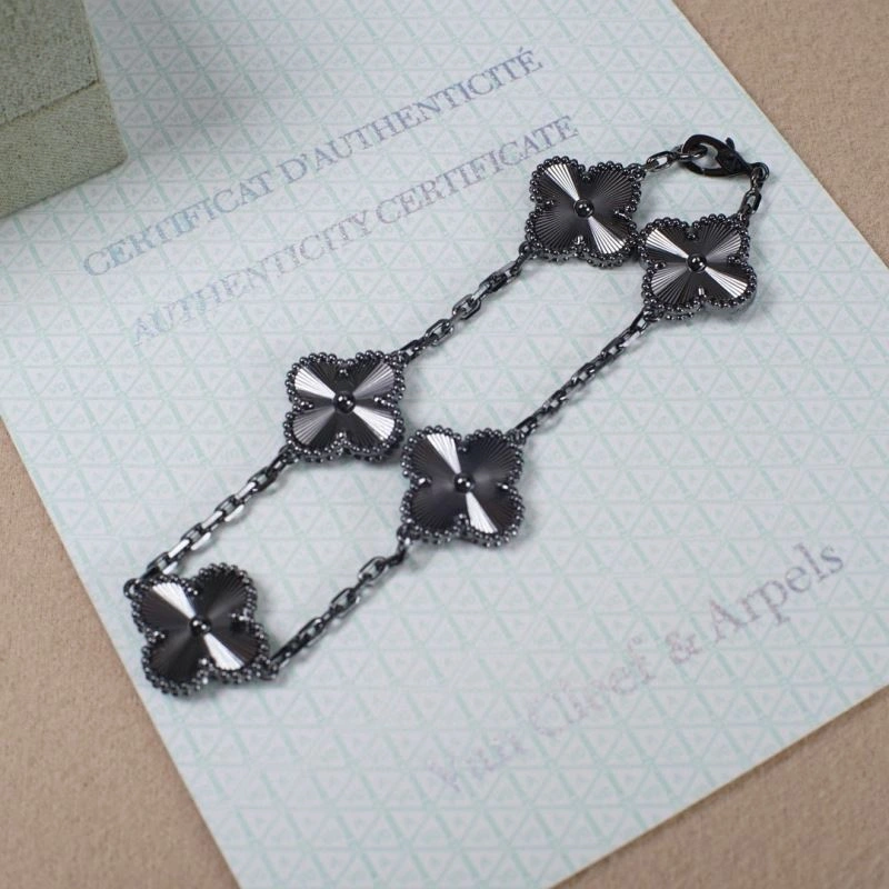 Indistinguishable Vca Bracelets