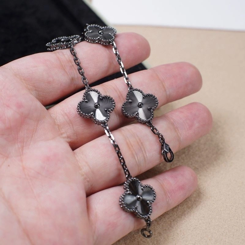 Indistinguishable Vca Bracelets