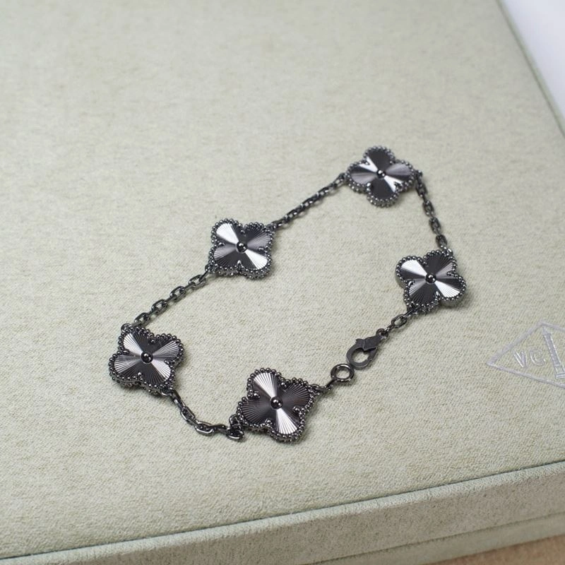 Indistinguishable Vca Bracelets