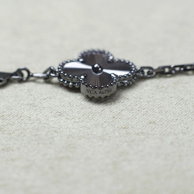 Indistinguishable Vca Bracelets