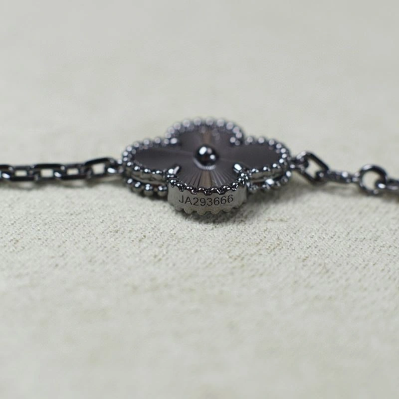 Indistinguishable Vca Bracelets