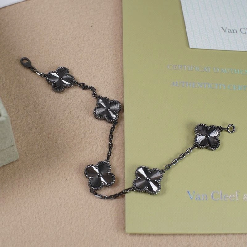Indistinguishable Vca Bracelets