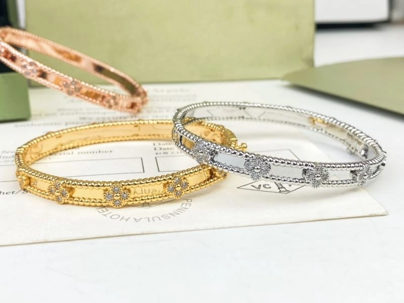 Accurate model Vca Bracelets
