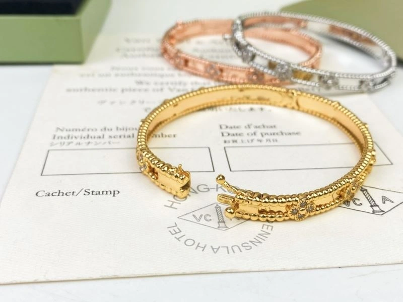 Accurate model Vca Bracelets
