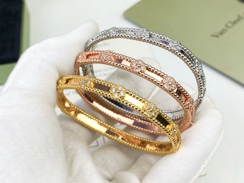Accurate model Vca Bracelets