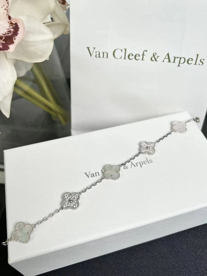 Cut-rate Vca Bracelets