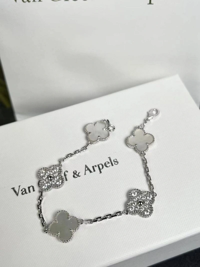 Cut-rate Vca Bracelets
