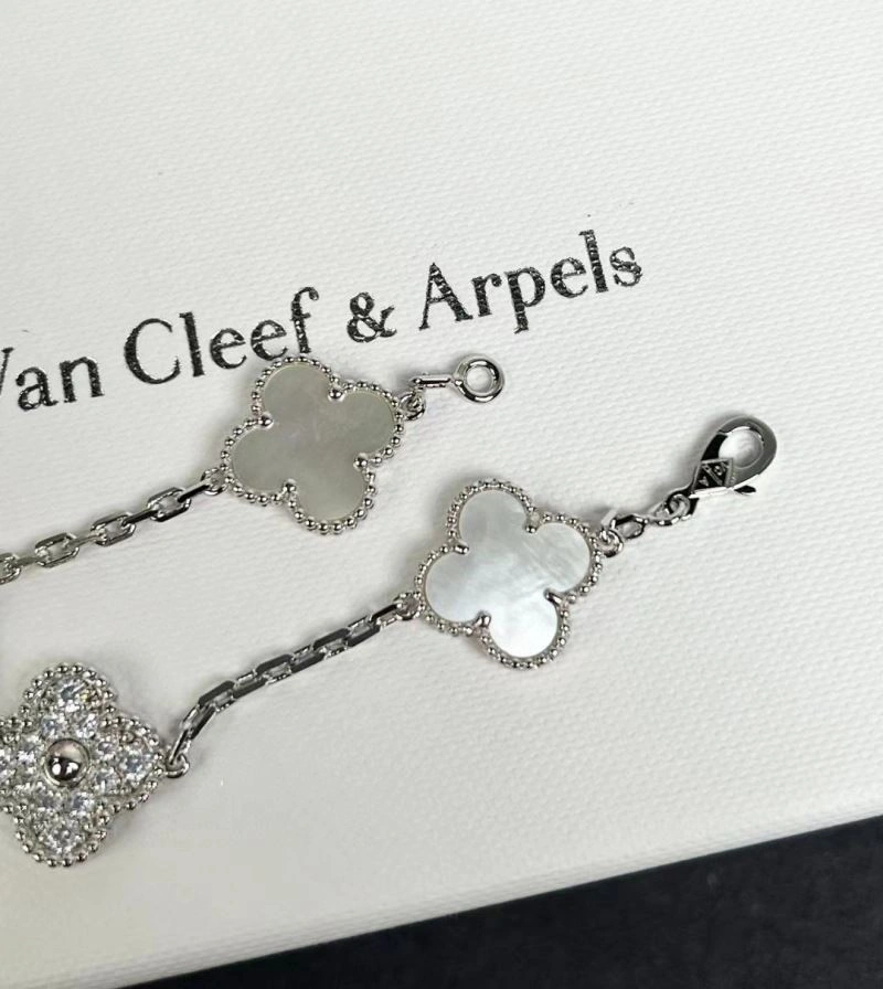 Cut-rate Vca Bracelets