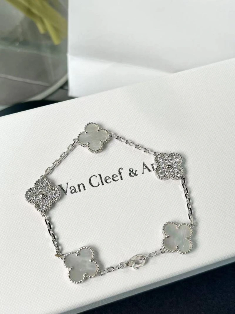 Cut-rate Vca Bracelets