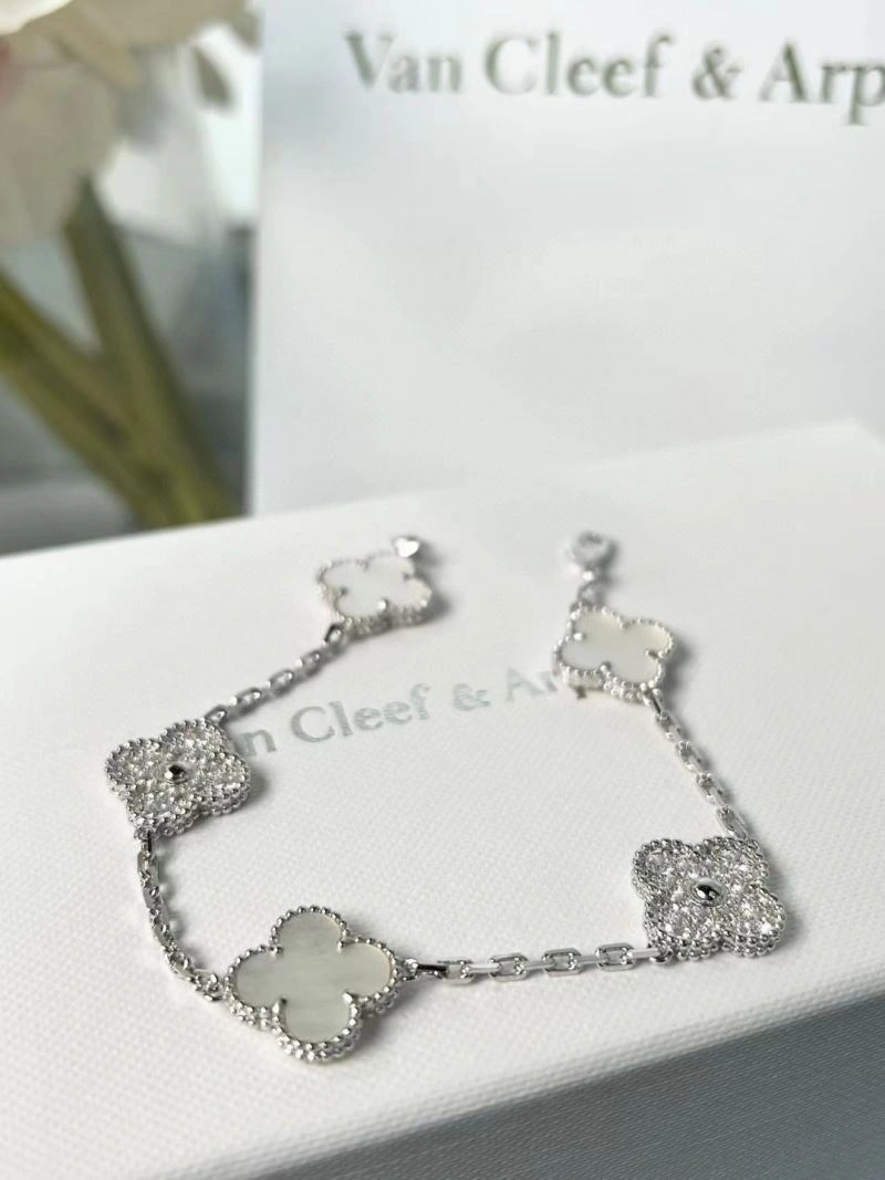 Cut-rate Vca Bracelets