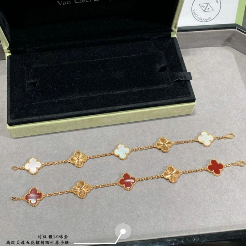 Factory-made Vca Bracelets