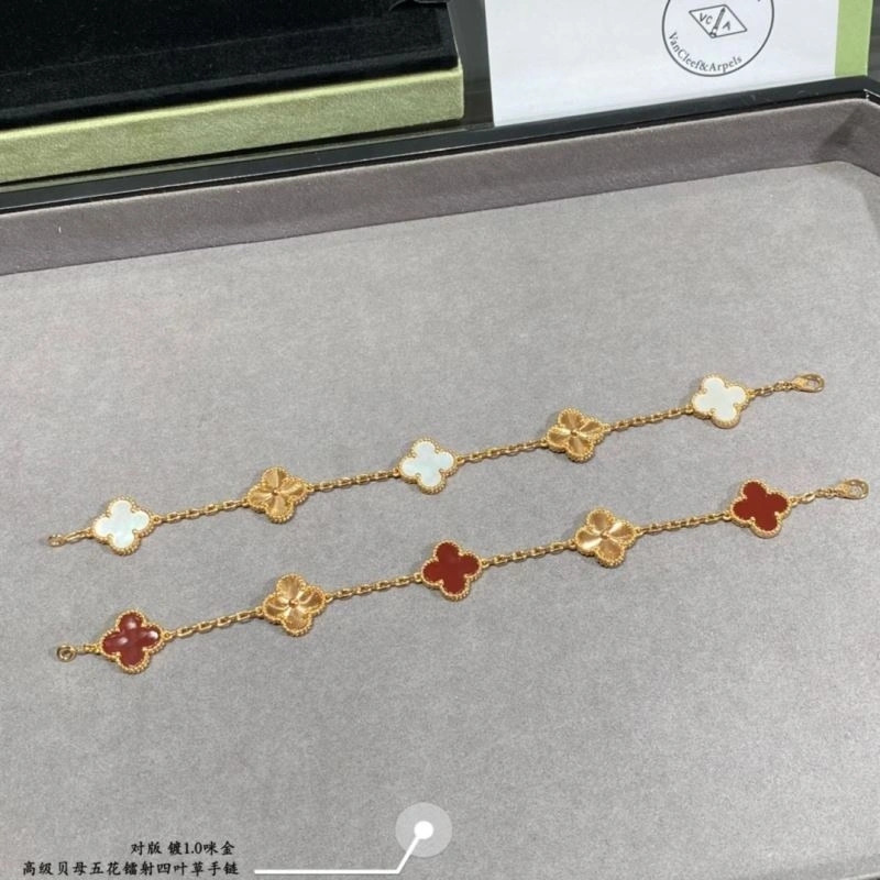 Factory-made Vca Bracelets