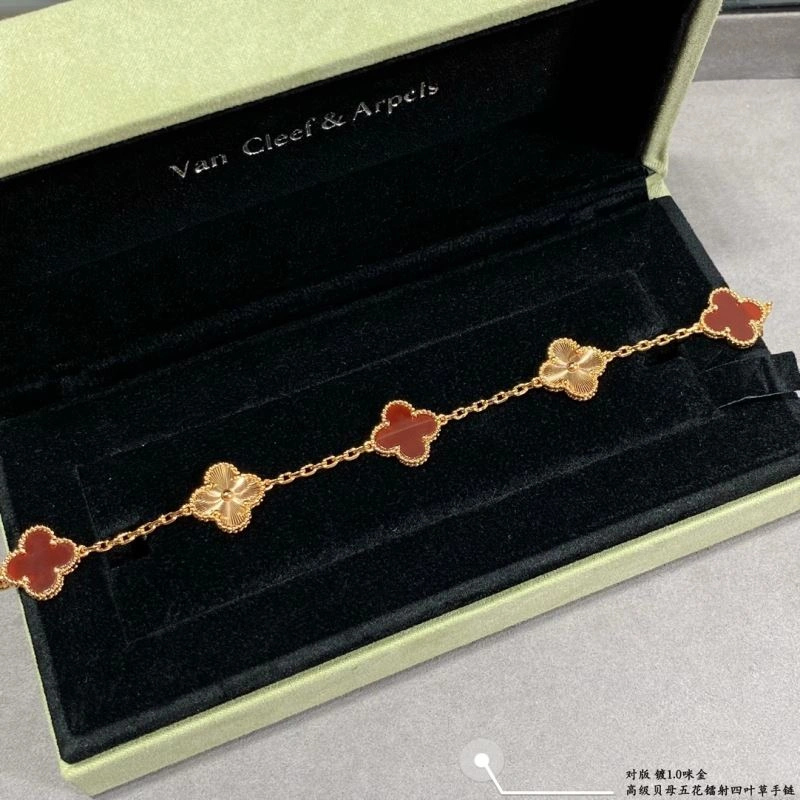 Factory-made Vca Bracelets