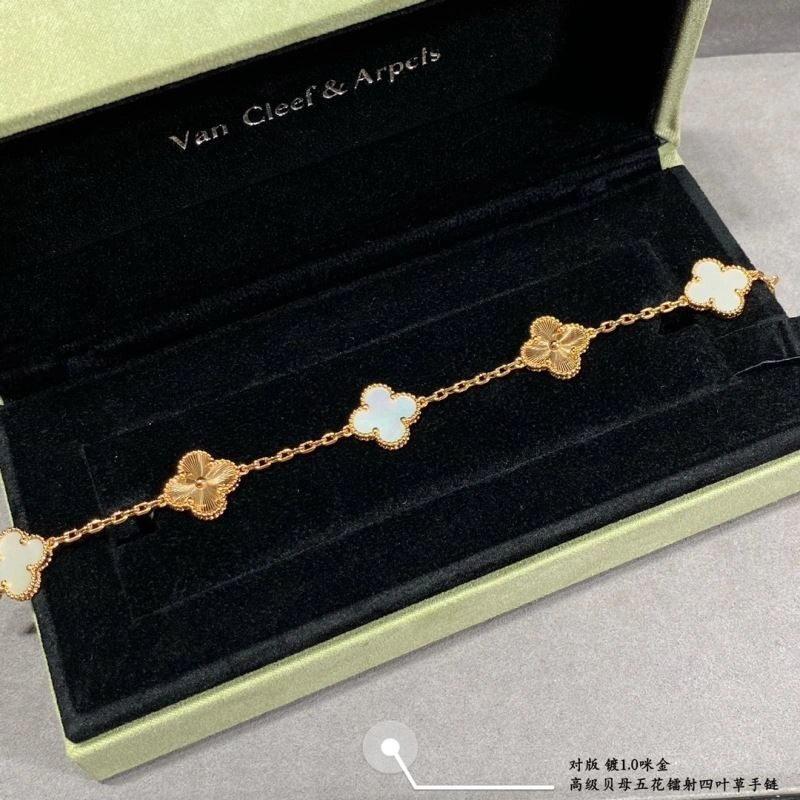 Factory-made Vca Bracelets