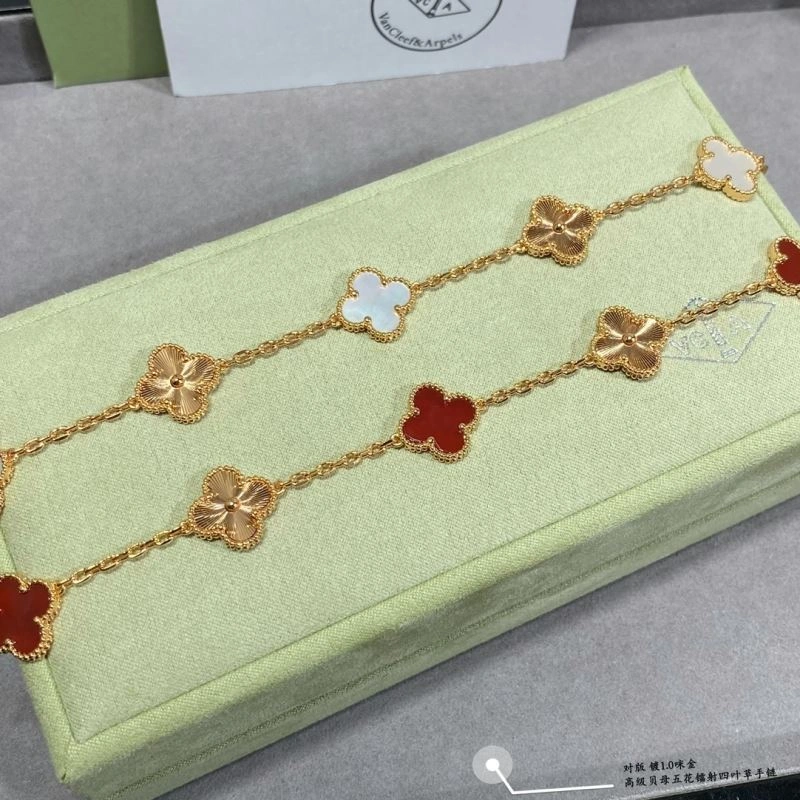 Factory-made Vca Bracelets