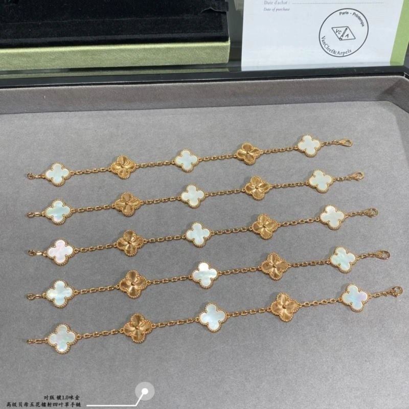 Factory-made Vca Bracelets